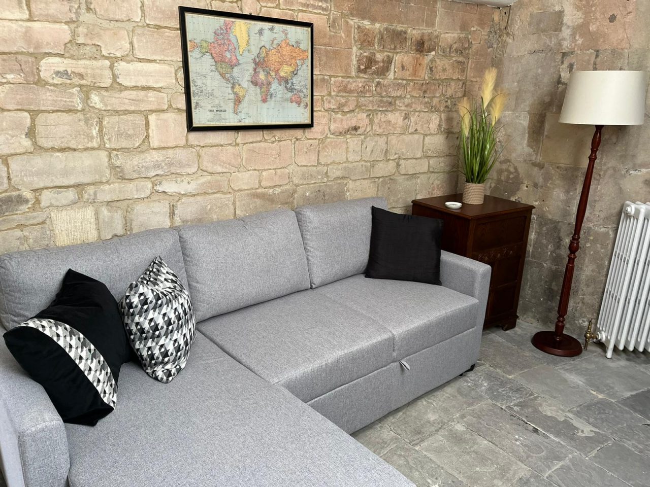 The Vaults The Hen XL | Midford Castle